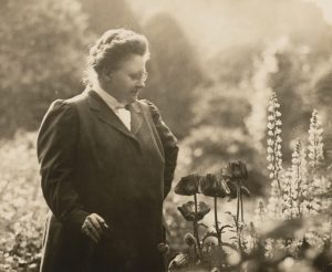 10 Iconic Poems by Amy Lowell, American Imagist Poet - Literary Ladies ...