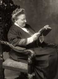 Lilacs by Amy Lowell (1922) — the poet's own favorite